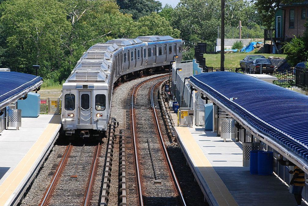 Westbound SEPTA train arriving Milbourne